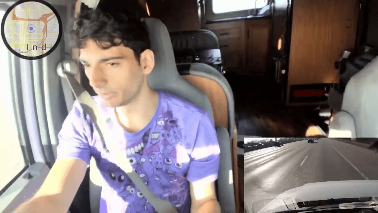 [USA] Youtube Live streamer demonstrates his terrible driving skills ...