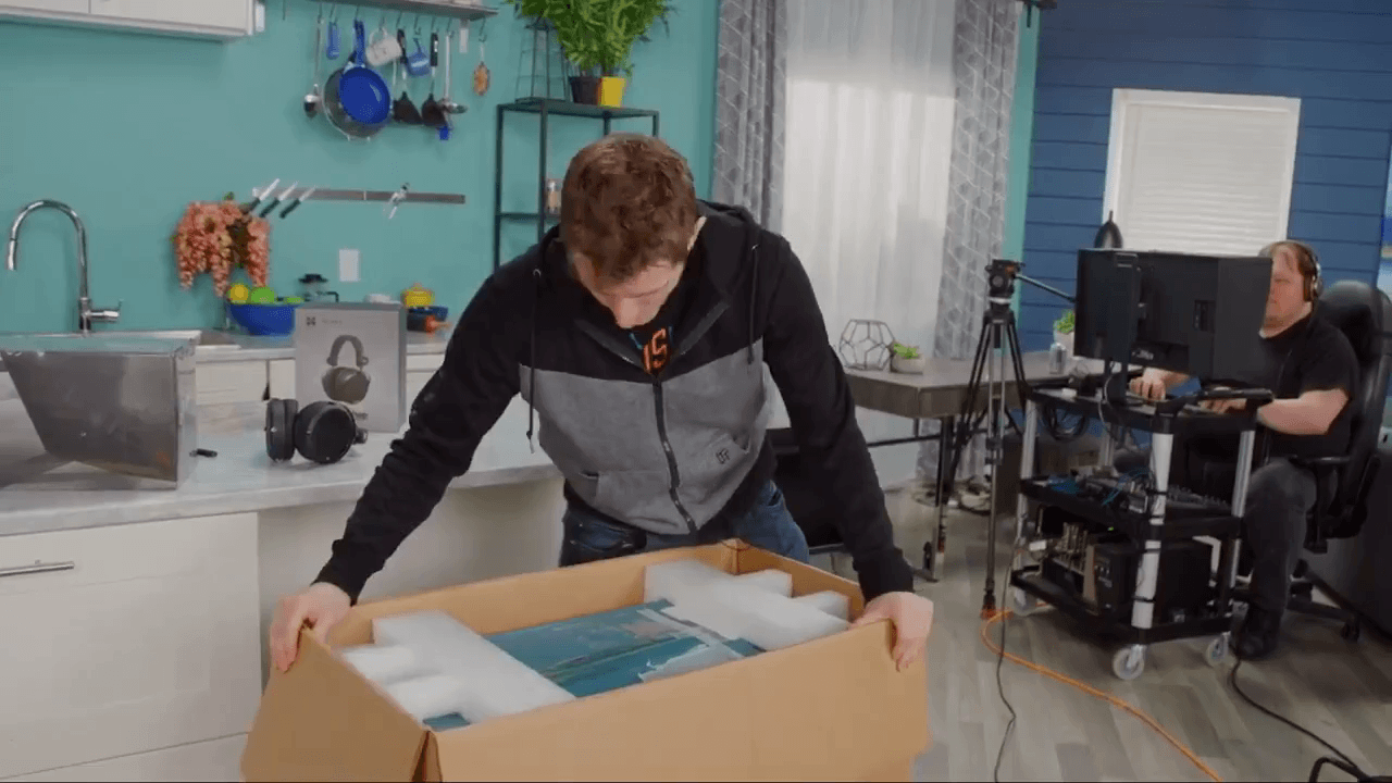 Linus being Linus... Their sponsor has a fitting name though - NeatClip