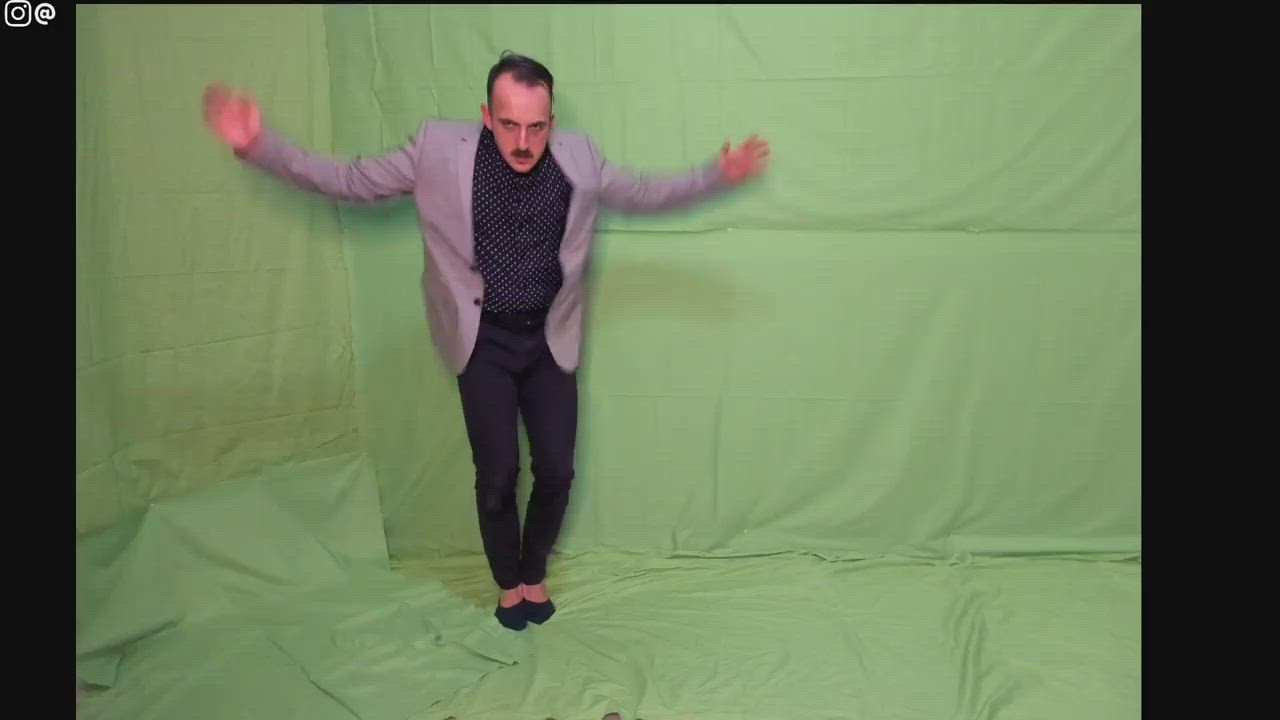 Game Show, Unboxing, & Green Screen Competition - @Hyphonix - NeatClip
